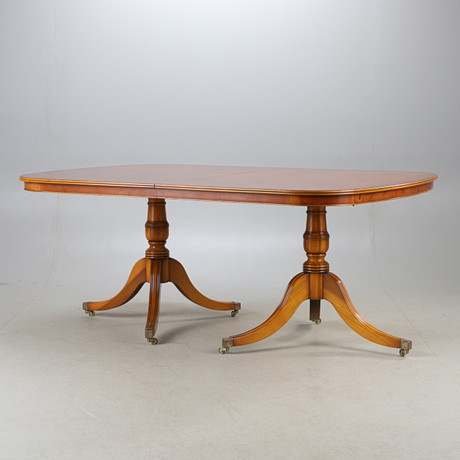 DINING TABLE, yew, Reprodux, English style. Furniture - Tables - Auctionet