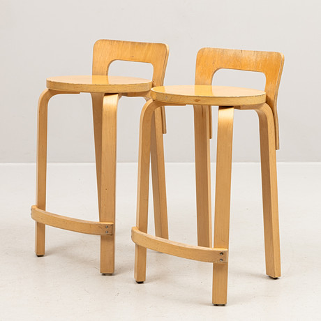 ALVAR AALTO. Barstolar, ett par, K65, Artek, Finland. Möbler - Fåtöljer & Stolar - Auctionet