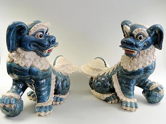 FO-HUNDAR, ett par. Asiatika - Auctionet