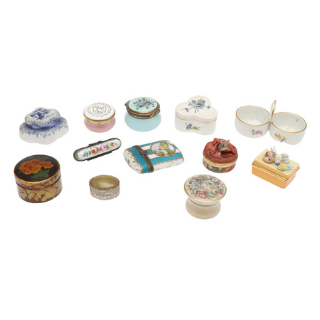 A COLLECTION OF TRINKET BOXES. Ceramics & Porcelain - European - Auctionet