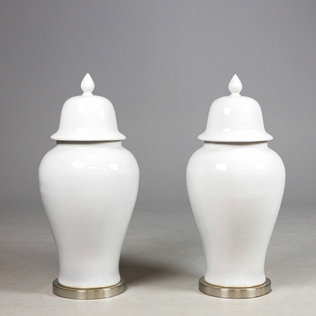 TEMPLE JARS, A PAIR. Miscellaneous - Miscellaneous - Auctionet