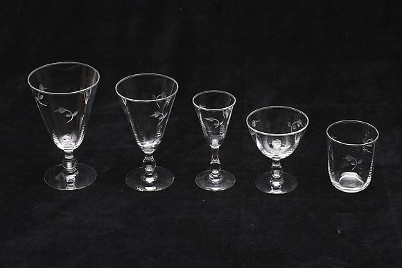 GLASSWARE PARTS, 28 parts, 1900s. Glass - Tableware - Auctionet