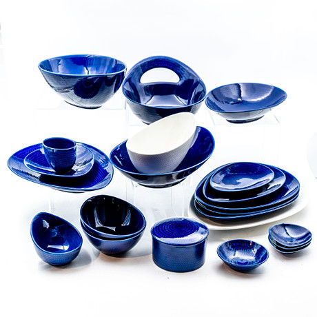 HERTHA BENGTSON. Dinnerware, Rörstrand “Blue fire” (22 pieces ...