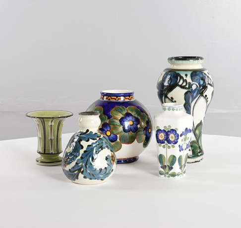 KÄHLER / ALUMINIA / DANICO. Samling av vaser av keramik och lergods ...