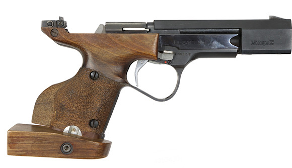 PISTOL, make Unique, model DES/69-U, calibre .22lr, no. 778832, se-no ...