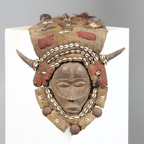 A DAN MASK, IVORY COAST/COTE D'IVOIRE. Ethnographica - African tribal ...