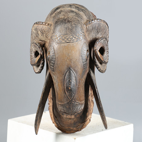 A LARGE BAULE RAM MASK, IVORY COAST/COTE D'IVOIRE. Ethnographica ...