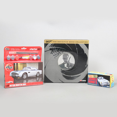 CORGI, THE DEFINITIVE BOND COLLECTION, AN ASTON MARTIN DB5 AND AN ...