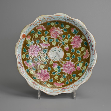 A STRAITS CHINESE NYONYA WARE FAMILLE ROSE PORCELAIN OFFERING DISH ...