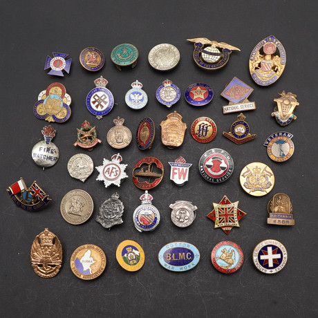AN INTERESTING COLLECTION OF FIRST AND SECOND WORLD WAR 'ON SERVICE ...