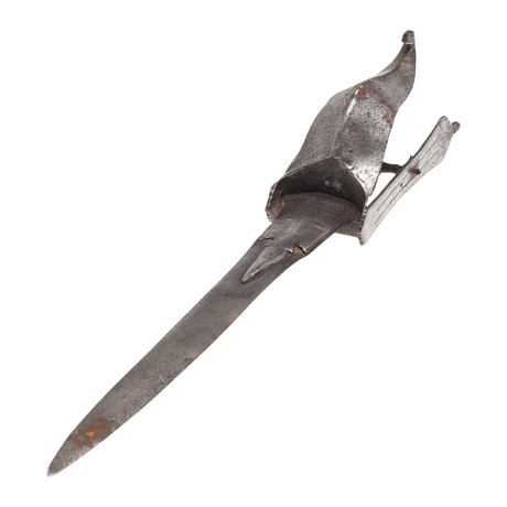 A FINE 17TH CENTURY INDIAN KATAR DAGGER WITH ELABORATE HAND GUARD ...