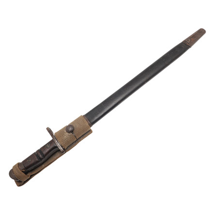 A FIRST WORLD WAR REMINGTON 1913 PATTERN BAYONET AND SCABBARD. Weapons ...