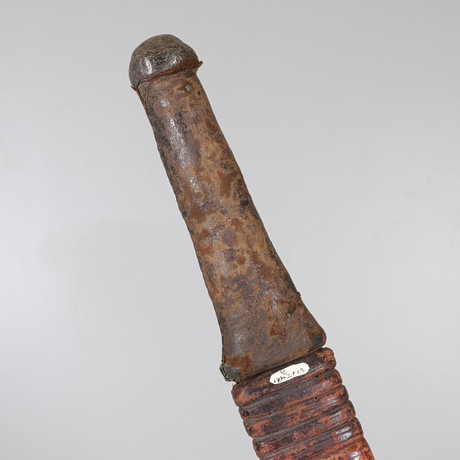 AN OMANI KATTARA SWORD AND SCABBARD. Weapons & Militaria - Edged ...