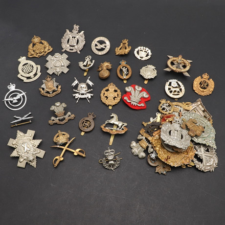 A MIXED COLLECTION OF FIFTY BRITISH MILITARY CAP BADGES. Coins, Medals ...