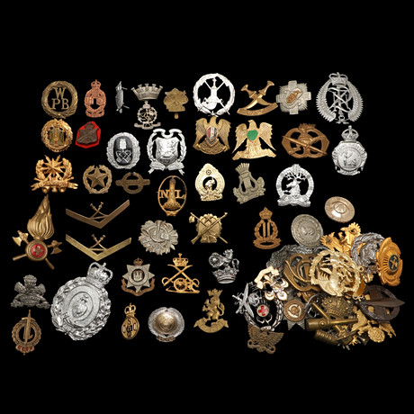 A DIVERSE COLLECTION OF WORLD CAP BADGES TO INCLUDE GERMAN, AMERICAN ...