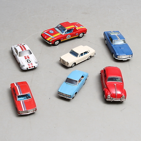 TIN CARS 7 pieces, including Bandai, Taiyo and Joustra. Toys - Auctionet
