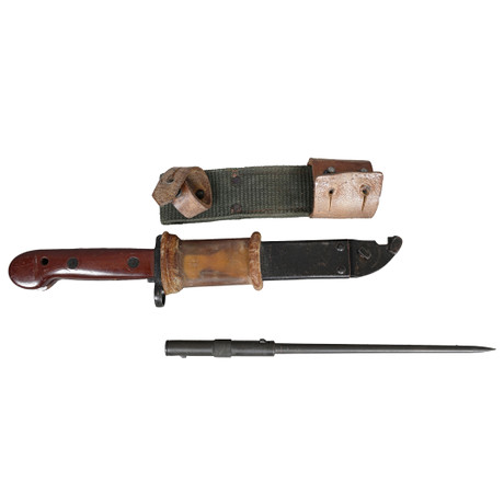 SCHWEIZISK REXIM-FAVOR-BAJONETT OCH AKM TYP 1 BAJONETT (2). Vapen ...