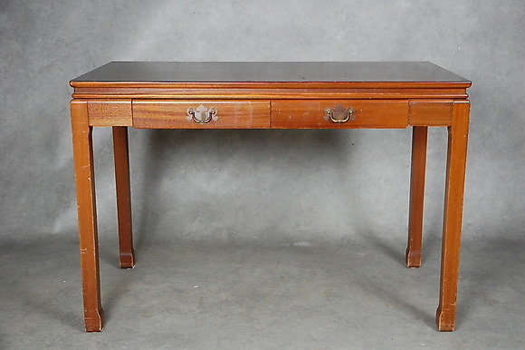DESK, English style, 20th century. Furniture - Tables - Auctionet