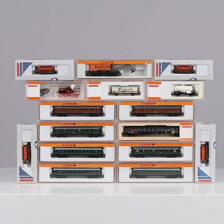 ARNOLD-N. A collection of model trains, eight passenger carriages, 6 ...