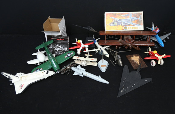 AIRCRAFT MODELS AND AIRCRAFT-RELATED ITEMS. Toys - Other toys - Auctionet
