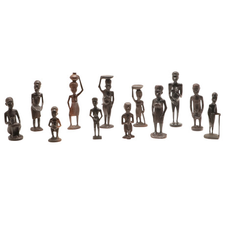 EN INTRESSANT SAMLING AV TOLV AFRIKANSKA MACONDE FIGURER. Etnografika - Afrikana - Auctionet