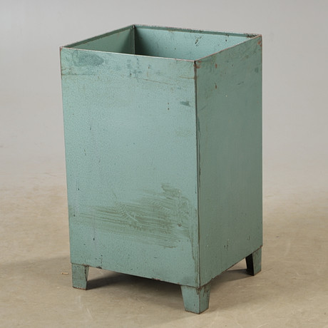 A tin bin, 20th century. Furniture - Other - Auctionet