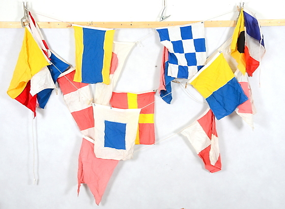 FLAGGSPEL, 18 flaggor, 1900-tal. Samlarföremål - Teknika & Nautika - Auctionet