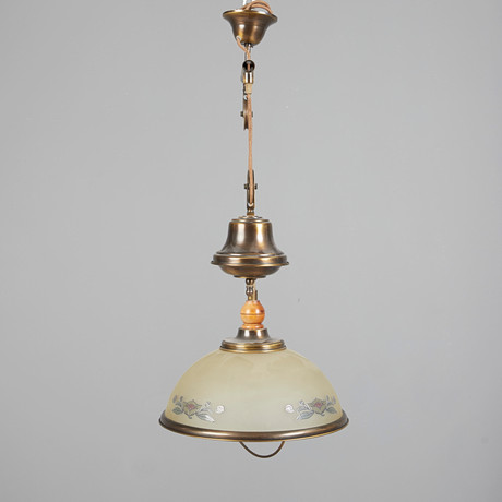 Hängande lampa med en vikt av rökt glas, blommiga illustrationer ...