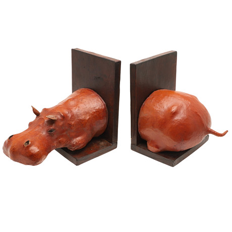 A PAIR OF BOOKENDS IN THE FORM OF A HIPPO. Furniture - Other - Auctionet