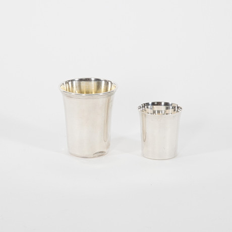 A set of 2 silver cups, 1946. Silver & Metals - Silver - Auctionet