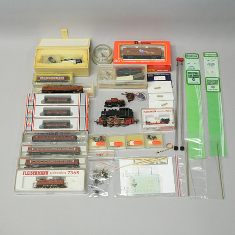MODELLJÄRNVÄGS-DELAR. BL.A. FLEISCHMANN OCH HEMMA GJORDA MODELLER. SKALA N OCH H0. Leksaker ...