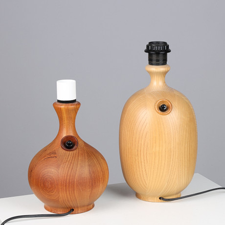 DYRLUND, svarvade lampor, ett par, teak och ask, Danmark, 1960/70-tal ...