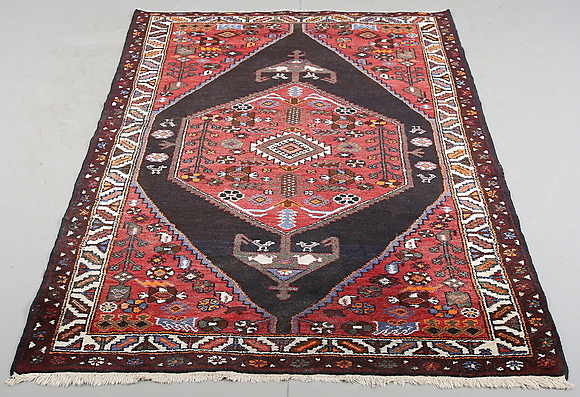 CARPET, old, Hamadan, Persia. Carpets & Textiles - Carpets - Auctionet