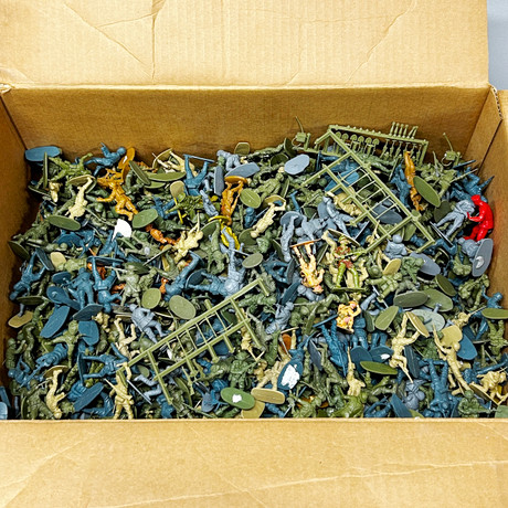 QUANTITY OF PLASTIC SOLDIERS. Toys - Other toys - Auctionet