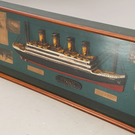 A display cabinet, Titanic, 19th/21st century. Art - Other - Auctionet