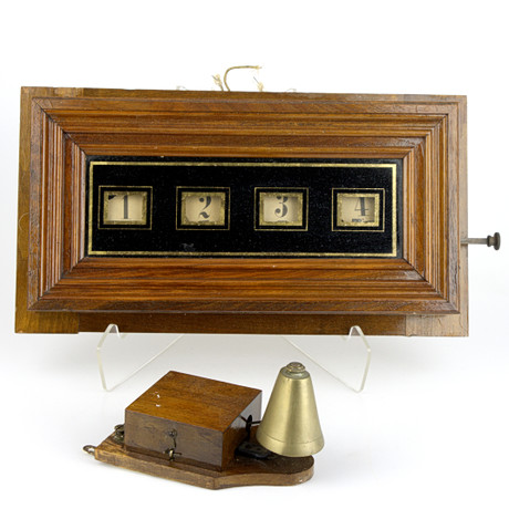 VALET CLOCK with bell, 4 rooms, mahogany veneer, last century ...