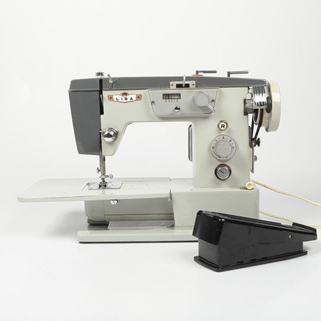 A mid-20th century Lisa sewing machine. Collectables - Technica ...