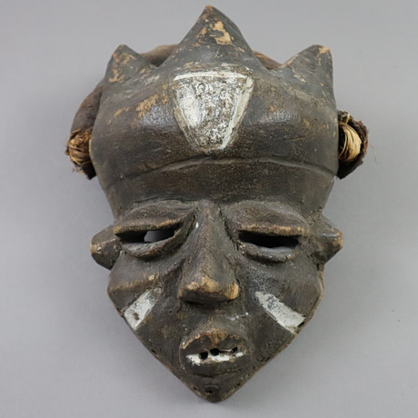 Wooden face mask with raffia brush - West-Pende, Democratic Republic of ...