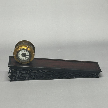 ROLLING GRAVITY CLOCK. Clocks & Watches - Mantel clocks - Auctionet