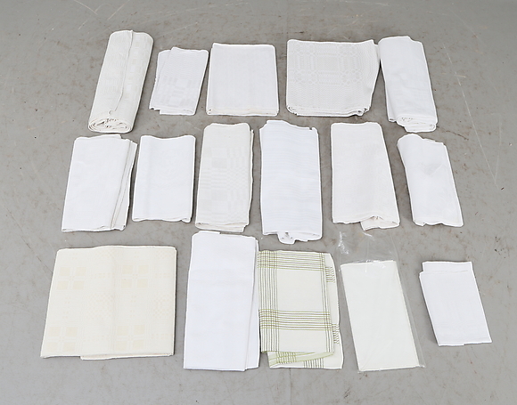 DUKAR, 1900-tal. Mattor & Textil - Textil - Auctionet