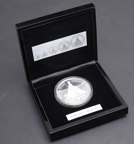AN ELIZABETH II GIBRALTAR £100 ONE KILO SILVER PROOF COIN, 2021. Coins ...