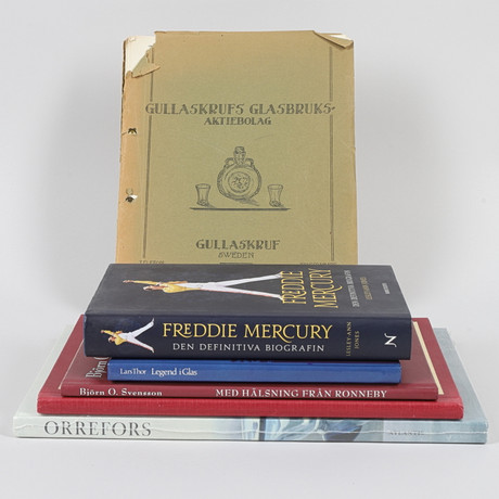 BOOKS AND BOOKLET, 6 pcs. Orrefors and Gullaskruf, among others. Books ...