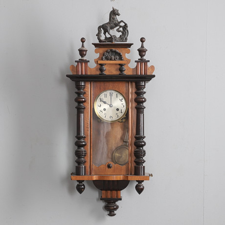 AN EARLY 20TH CENTURY VIENNA STYLE WALNUT REGULATOR CLOCK. Clocks ...
