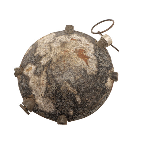 A FIRST WORLD WAR GERMAN 'TURTLE' DISC GRENADE. Weapons & Militaria ...