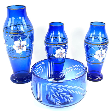 VASER & SKÅL, 4 st. Blått glas, 1900-tal. Glas - Bruksglas - Auctionet