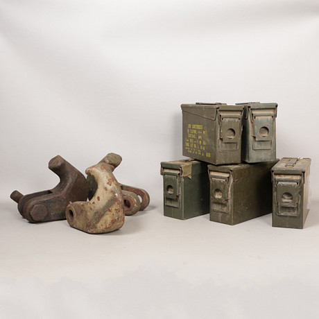 BRITISH ARMY AFV TOWING PINTLE HOOKS AND 5 AMMUNITION BOXES (8 ...