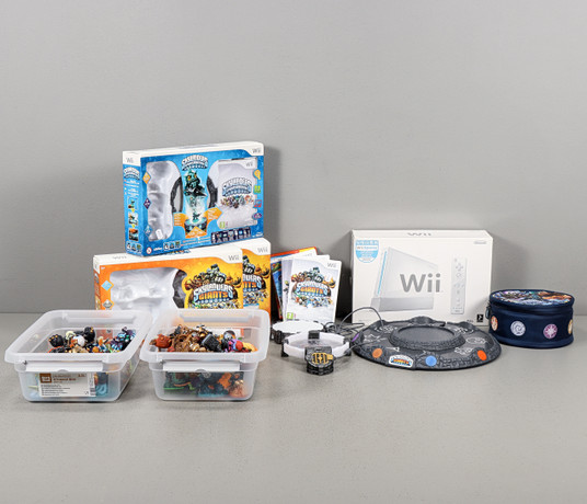 WII Sports with Skylander, games and figures. Miscellaneous - Modern ...