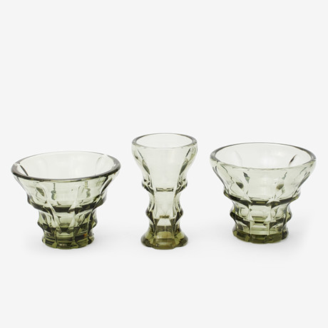 ATTRIBUTED TO SIMON GATE. A vase and two bowls, Eda Glasbruk, 1930's ...