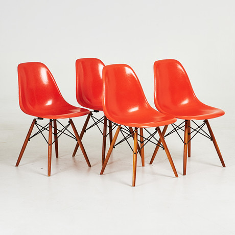 CHARLES & RAY EAMES. "DSW", stolar, 4 st, sitsar i orange glasfiber ...