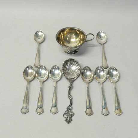 COLLECTION OF OBJECTS IN SILVER. Silver & Metals - Silver - Auctionet